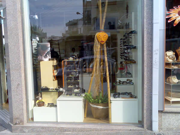 DecorDesign | Βιτρίνες Καταστημάτων
